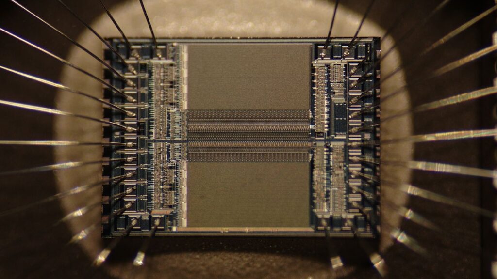 Mạch tích hợp: chúng là gì, sự khác biệt với mạch in và hơn thế nữa