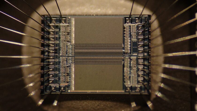 Litar bersepadu: apakah itu, perbezaan dengan yang dicetak dan banyak lagi