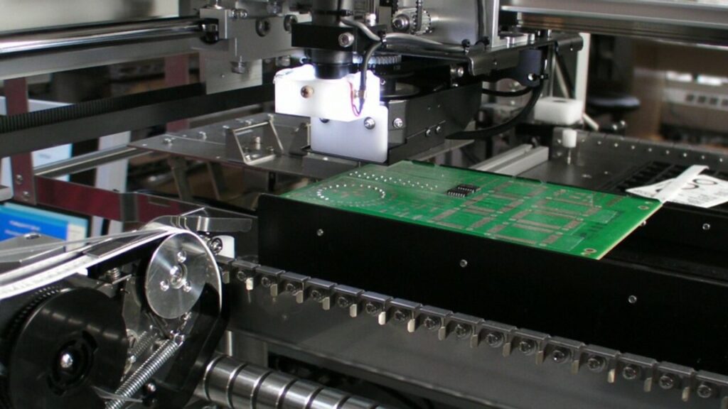 Otras máquinas CNC: perforación, Pick & Place, soldadura y más