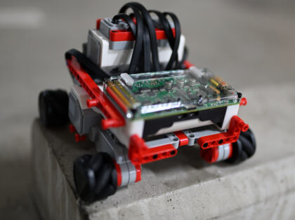 EVN Alpha: unidad de control para robots compatible con piezas LEGO