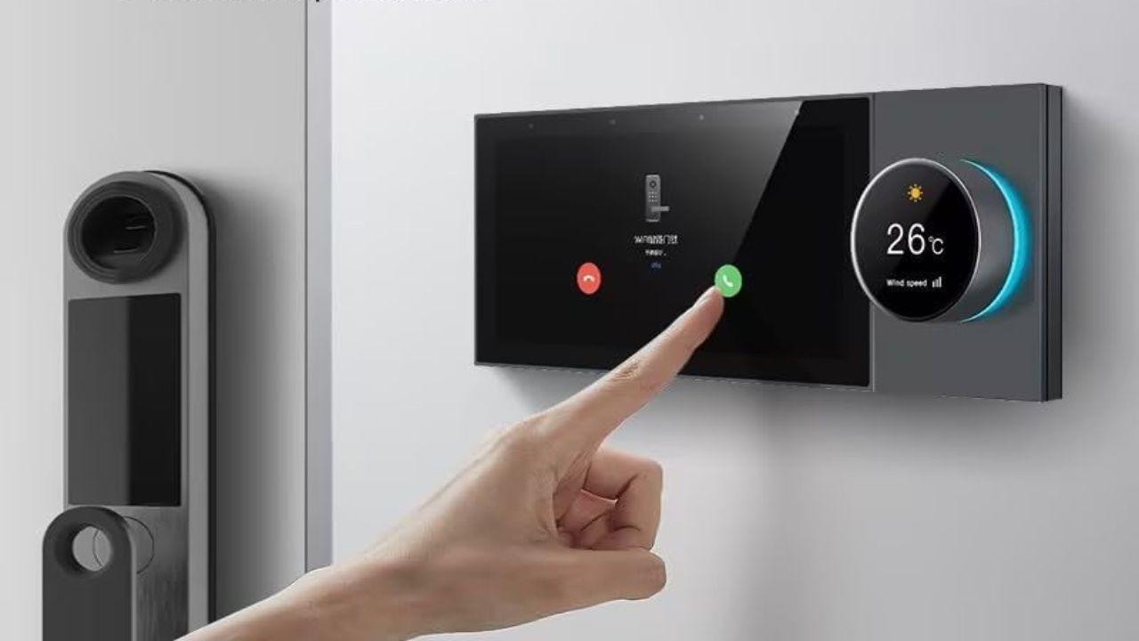 Touchscreen for home automation: complete guide and real-world uses